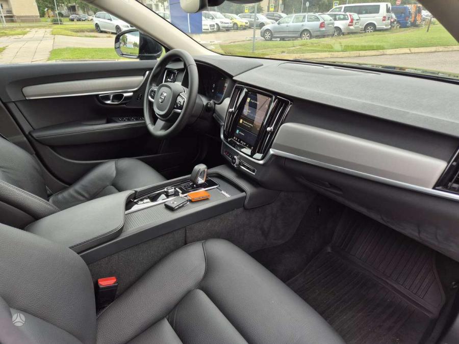 Black Volvo V90 2022 in Panevezys, with an engine capacity of 1.97 L and mileage of 474 thousand km for 11600 €, photo 13 on AUTOMOTO.COM.LV