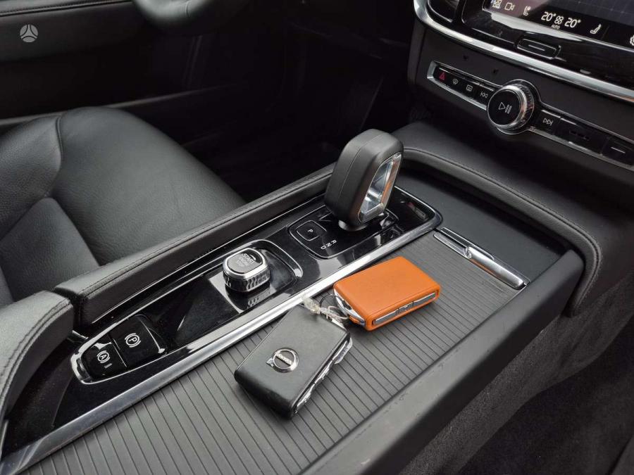 Black Volvo V90 2022 in Panevezys, with an engine capacity of 1.97 L and mileage of 474 thousand km for 11600 €, photo 21 on AUTOMOTO.COM.LV