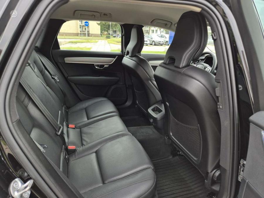 Black Volvo V90 2022 in Panevezys, with an engine capacity of 1.97 L and mileage of 474 thousand km for 11600 €, photo 25 on AUTOMOTO.COM.LV