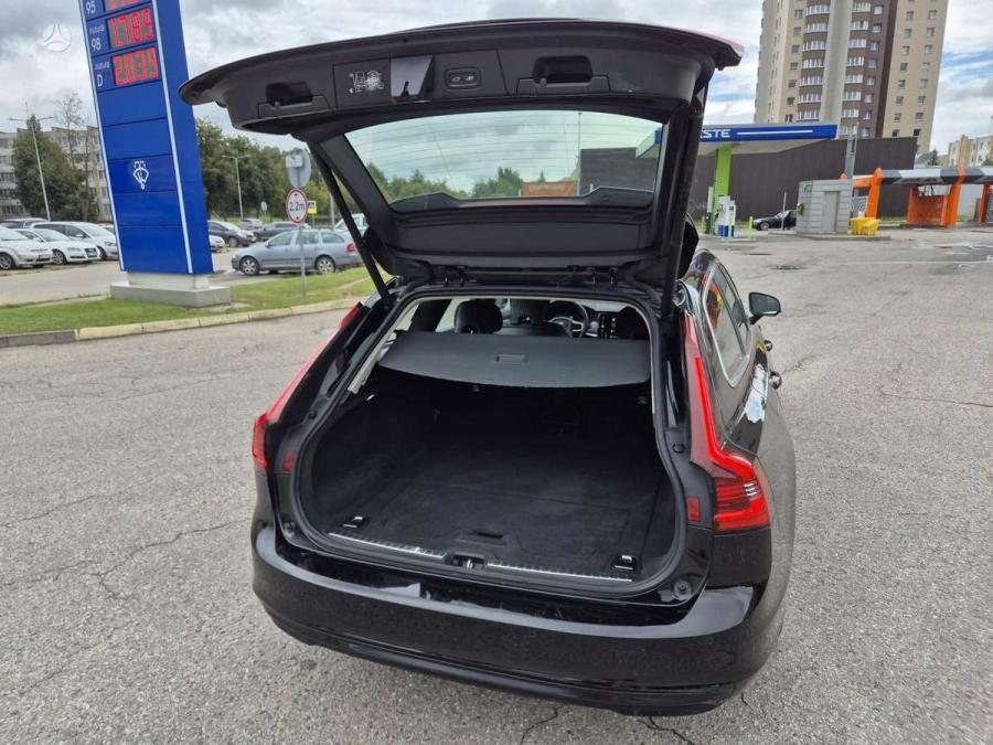 Black Volvo V90 2022 in Panevezys, with an engine capacity of 1.97 L and mileage of 474 thousand km for 11600 €, photo 26 on AUTOMOTO.COM.LV