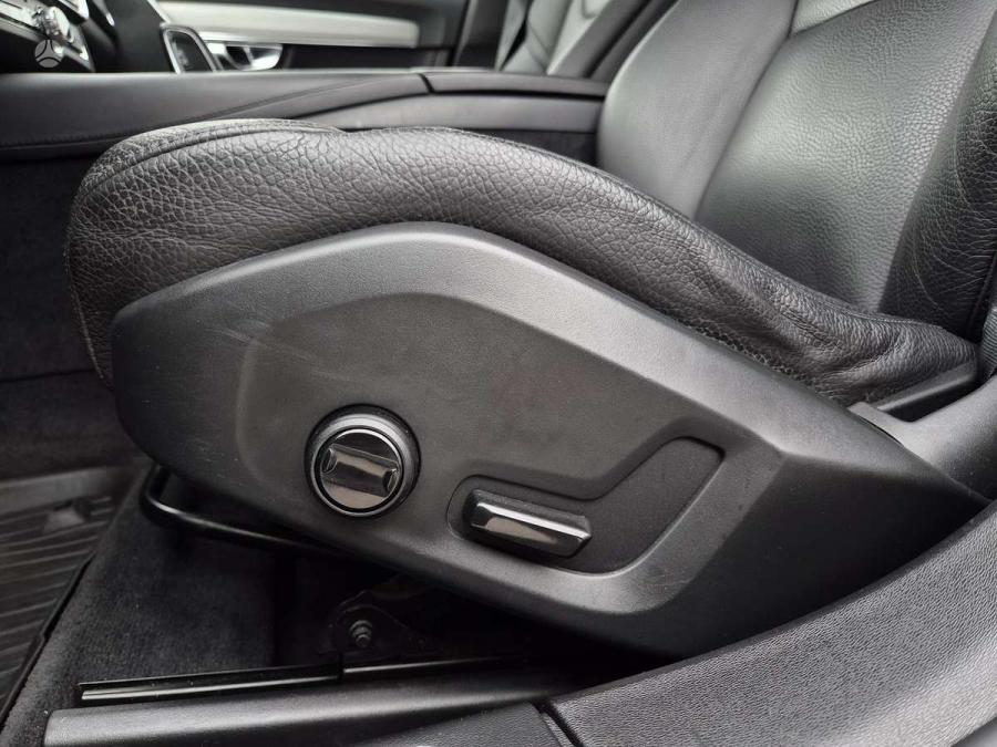 Black Volvo V90 2022 in Panevezys, with an engine capacity of 1.97 L and mileage of 474 thousand km for 11600 €, photo 28 on AUTOMOTO.COM.LV