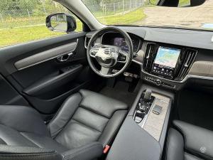 Black Volvo V90 2022 in Raseiniai, with an engine capacity of 1.97 L and mileage of 146 thousand km for 15900 €, photo 3 on AUTOMOTO.COM.LV