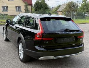 Black Volvo V90 2022 in Raseiniai, with an engine capacity of 1.97 L and mileage of 146 thousand km for 15900 €, photo 4 on AUTOMOTO.COM.LV