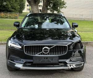 Black Volvo V90 2022 in Raseiniai, with an engine capacity of 1.97 L and mileage of 146 thousand km for 15900 €, photo 5 on AUTOMOTO.COM.LV