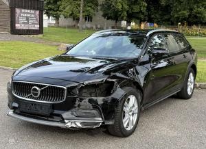 Black Volvo V90 2022 in Raseiniai, with an engine capacity of 1.97 L and mileage of 146 thousand km for 15900 €, photo 6 on AUTOMOTO.COM.LV