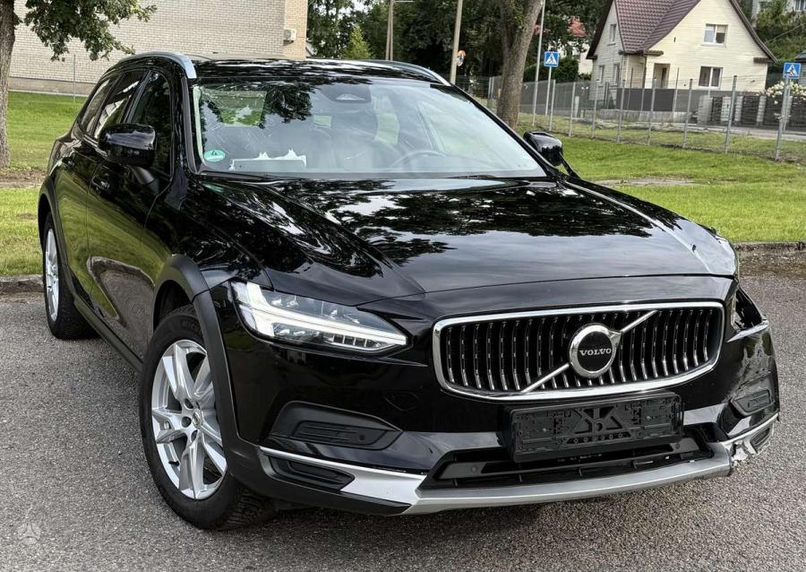 Black Volvo V90 2022 in Raseiniai, with an engine capacity of 1.97 L and mileage of 146 thousand km for 15900 €, photo 11 on AUTOMOTO.COM.LV