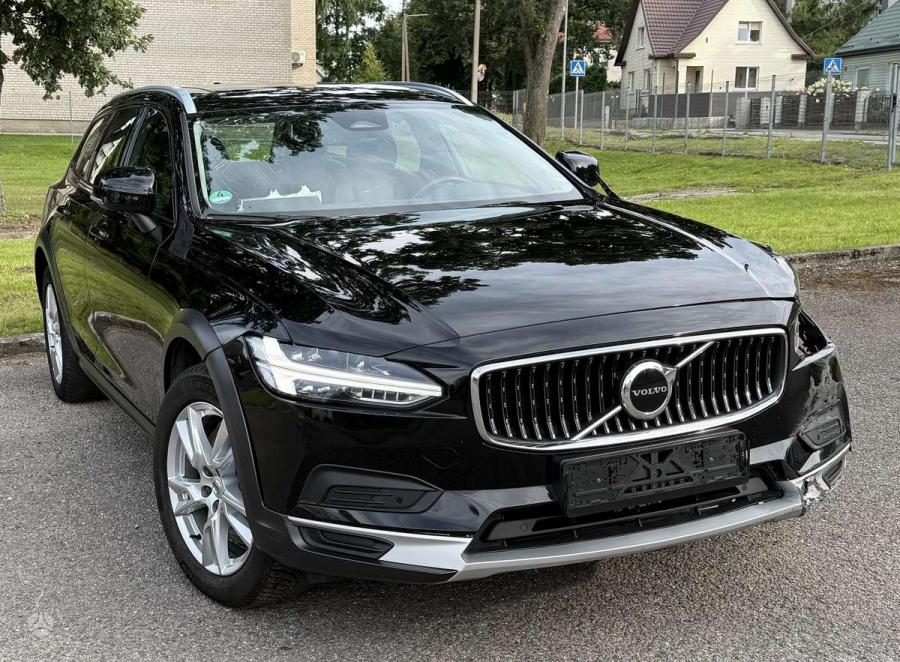 Black Volvo V90 2022 in Raseiniai, with an engine capacity of 1.97 L and mileage of 146 thousand km for 15900 €, photo 12 on AUTOMOTO.COM.LV