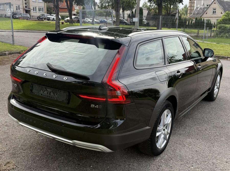 Black Volvo V90 2022 in Raseiniai, with an engine capacity of 1.97 L and mileage of 146 thousand km for 15900 €, photo 14 on AUTOMOTO.COM.LV