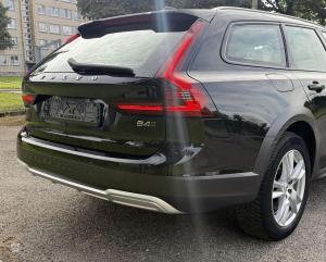 Black Volvo V90 2022 in Raseiniai, with an engine capacity of 1.97 L and mileage of 146 thousand km for 15900 €, photo 15 on AUTOMOTO.COM.LV