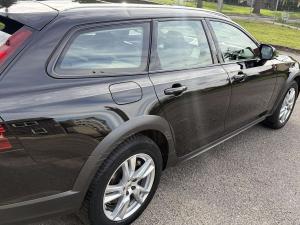 Black Volvo V90 2022 in Raseiniai, with an engine capacity of 1.97 L and mileage of 146 thousand km for 15900 €, photo 18 on AUTOMOTO.COM.LV