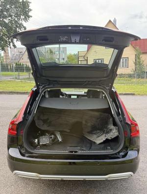 Black Volvo V90 2022 in Raseiniai, with an engine capacity of 1.97 L and mileage of 146 thousand km for 15900 €, photo 19 on AUTOMOTO.COM.LV