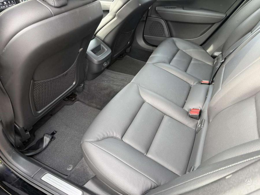 Black Volvo V90 2022 in Raseiniai, with an engine capacity of 1.97 L and mileage of 146 thousand km for 15900 €, photo 20 on AUTOMOTO.COM.LV