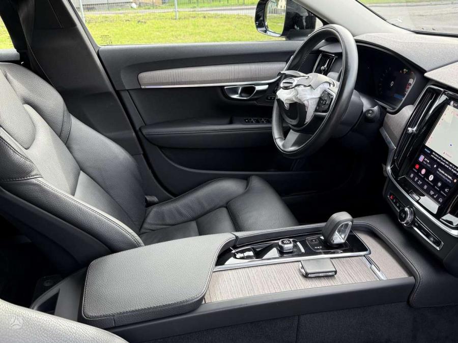 Black Volvo V90 2022 in Raseiniai, with an engine capacity of 1.97 L and mileage of 146 thousand km for 15900 €, photo 24 on AUTOMOTO.COM.LV