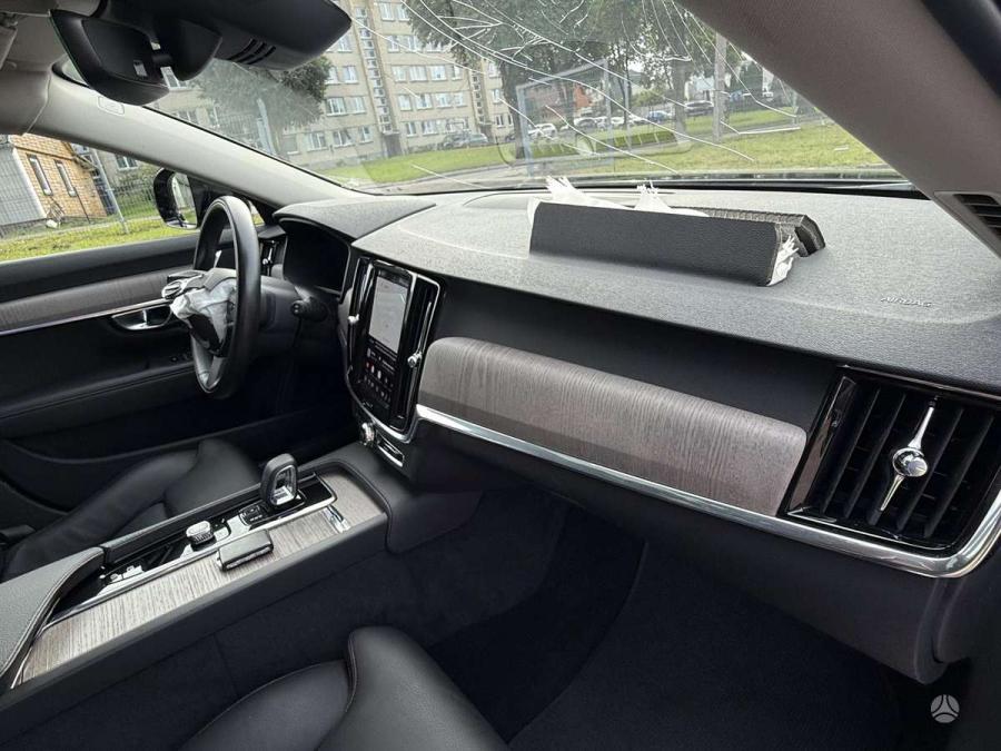 Black Volvo V90 2022 in Raseiniai, with an engine capacity of 1.97 L and mileage of 146 thousand km for 15900 €, photo 25 on AUTOMOTO.COM.LV