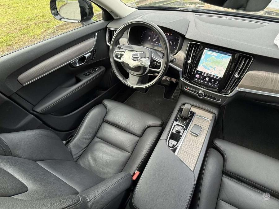 Black Volvo V90 2022 in Raseiniai, with an engine capacity of 1.97 L and mileage of 146 thousand km for 15900 €, photo 31 on AUTOMOTO.COM.LV