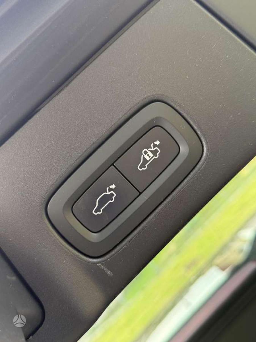 Black Volvo V90 2022 in Raseiniai, with an engine capacity of 1.97 L and mileage of 146 thousand km for 15900 €, photo 35 on AUTOMOTO.COM.LV