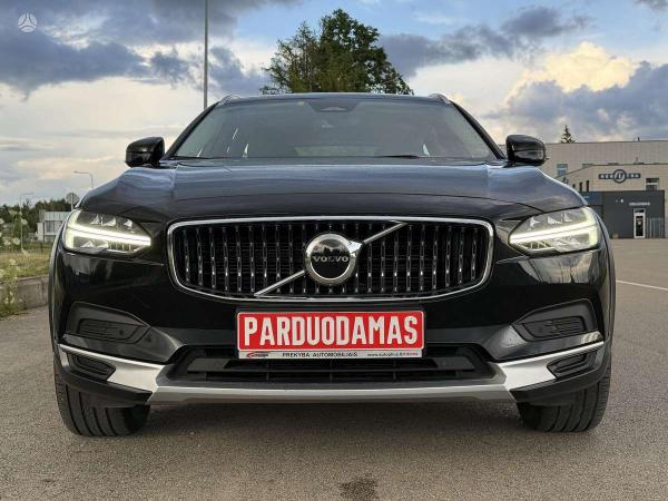 Black Volvo V90 2023 in Panevezys, with an engine capacity of 1.97 L and mileage of 198 thousand km for 23900 €, photo 7 on AUTOMOTO.COM.LV