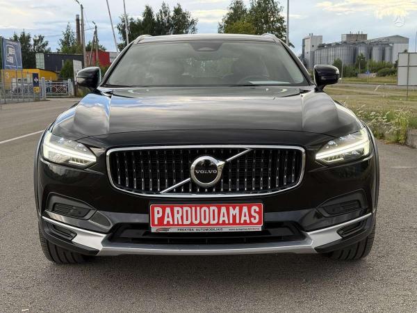 Black Volvo V90 2023 in Panevezys, with an engine capacity of 1.97 L and mileage of 198 thousand km for 23900 €, photo 8 on AUTOMOTO.COM.LV