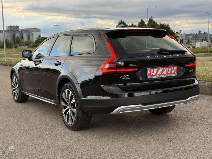 Melns Volvo V90 2023 Panevēža, ar dzinēja tilpumu 1.97 L un nobraukumu 198 tūkst. km par 23900 €, foto 17 vietnē AUTOMOTO.COM.LV