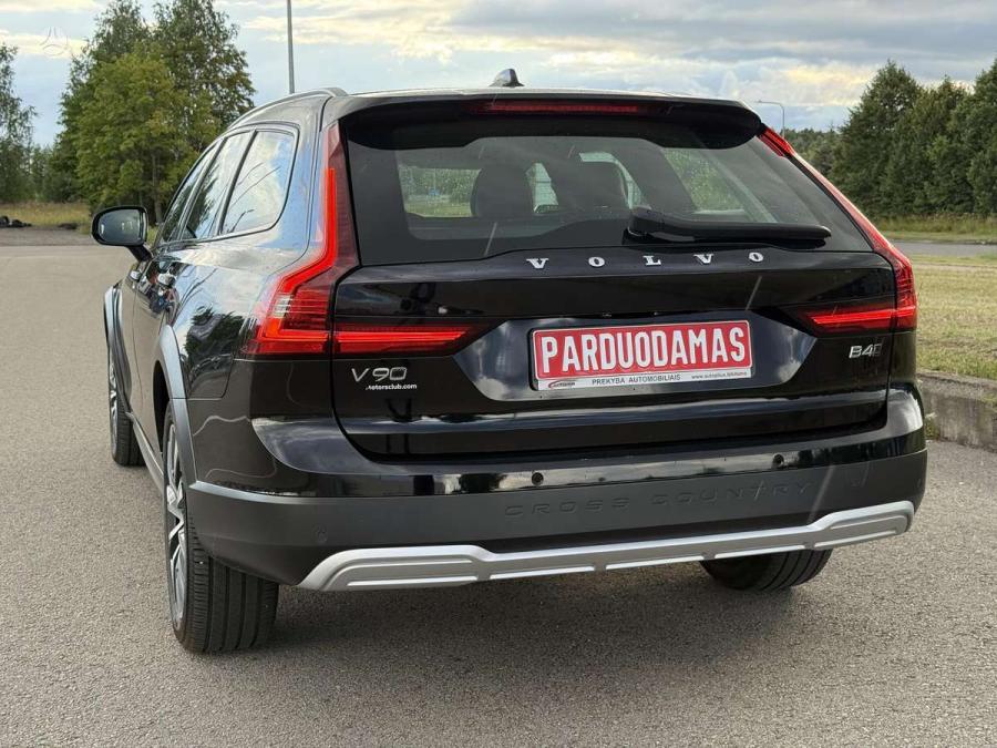 Melns Volvo V90 2023 Panevēža, ar dzinēja tilpumu 1.97 L un nobraukumu 198 tūkst. km par 23900 €, foto 18 vietnē AUTOMOTO.COM.LV