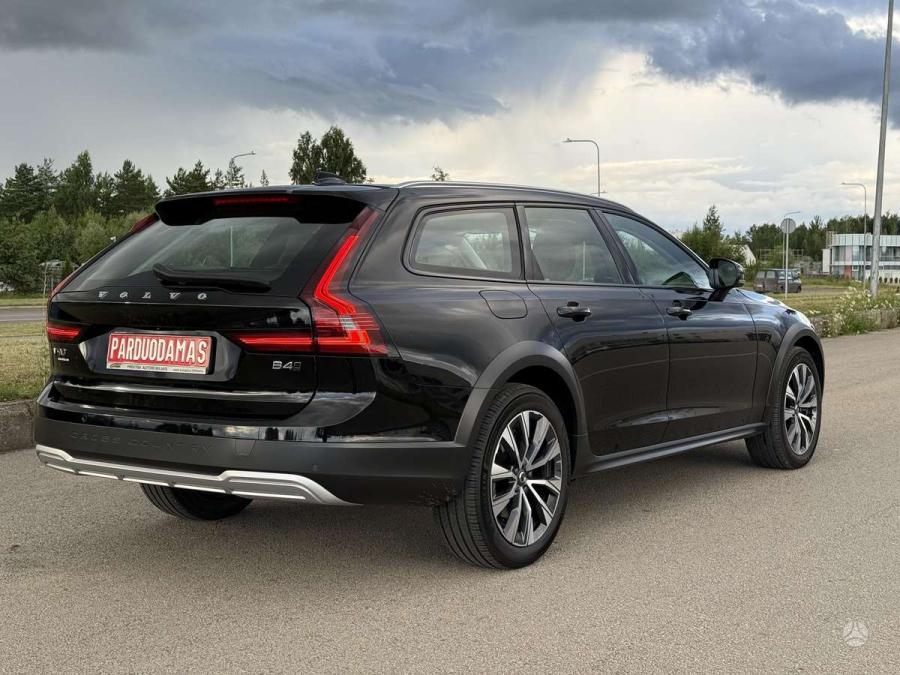 Melns Volvo V90 2023 Panevēža, ar dzinēja tilpumu 1.97 L un nobraukumu 198 tūkst. km par 23900 €, foto 21 vietnē AUTOMOTO.COM.LV