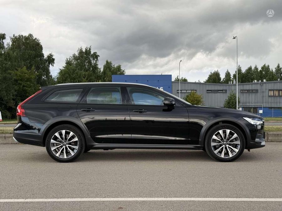 Melns Volvo V90 2023 Panevēža, ar dzinēja tilpumu 1.97 L un nobraukumu 198 tūkst. km par 23900 €, foto 25 vietnē AUTOMOTO.COM.LV