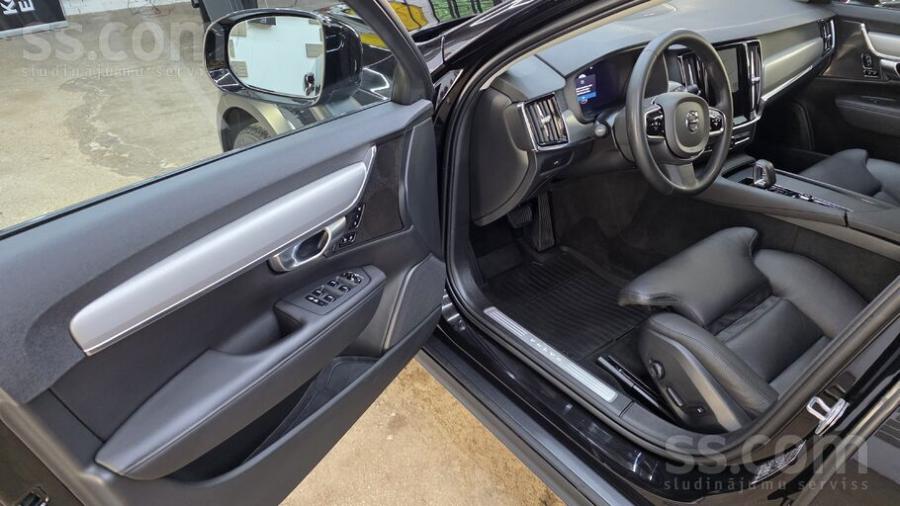 Black Volvo V90 2023 in Jekabpils, with an engine capacity of 2.00 L and mileage of 80 thousand km for 35500 €, photo 5 on AUTOMOTO.COM.LV