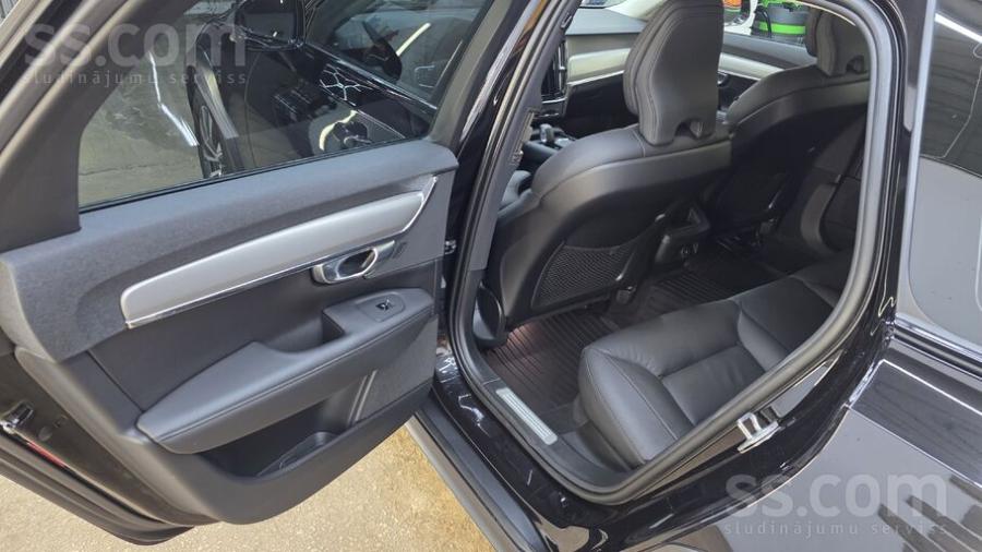 Black Volvo V90 2023 in Jekabpils, with an engine capacity of 2.00 L and mileage of 80 thousand km for 35500 €, photo 6 on AUTOMOTO.COM.LV