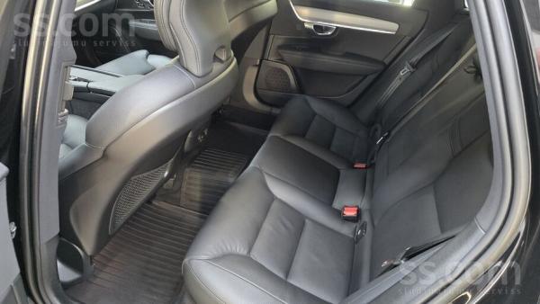 Black Volvo V90 2023 in Jekabpils, with an engine capacity of 2.00 L and mileage of 80 thousand km for 35500 €, photo 6 on AUTOMOTO.COM.LV