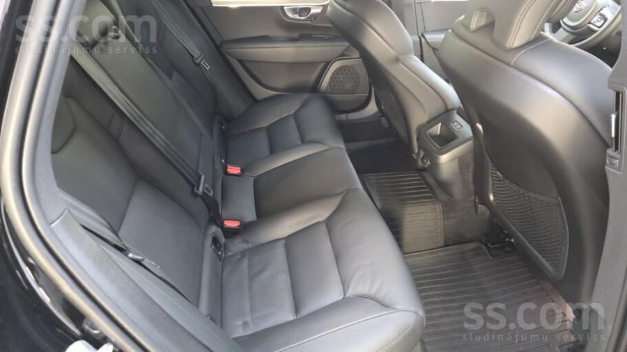 Black Volvo V90 2023 in Jekabpils, with an engine capacity of 2.00 L and mileage of 80 thousand km for 35500 €, photo 9 on AUTOMOTO.COM.LV