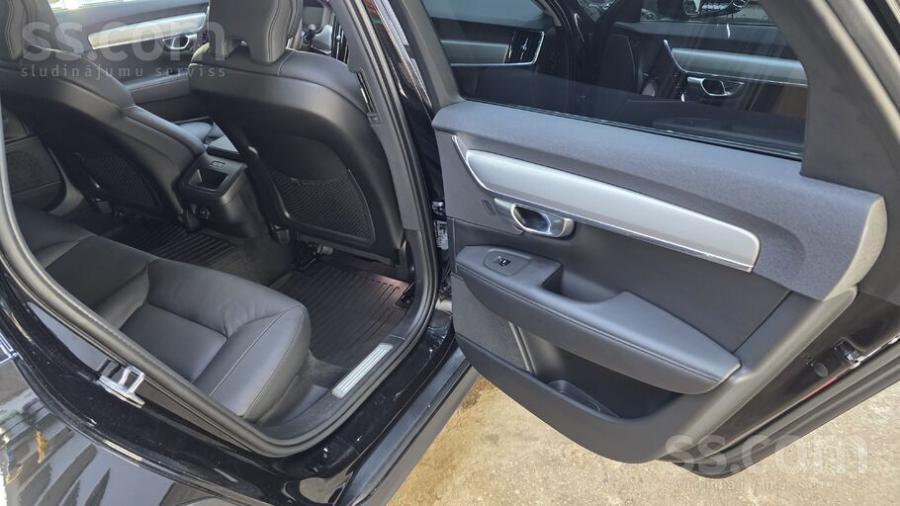 Black Volvo V90 2023 in Jekabpils, with an engine capacity of 2.00 L and mileage of 80 thousand km for 35500 €, photo 10 on AUTOMOTO.COM.LV