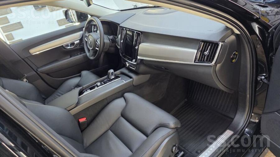 Black Volvo V90 2023 in Jekabpils, with an engine capacity of 2.00 L and mileage of 80 thousand km for 35500 €, photo 12 on AUTOMOTO.COM.LV