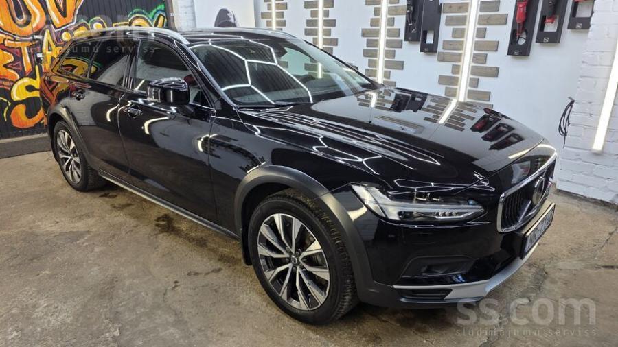 Black Volvo V90 2023 in Jekabpils, with an engine capacity of 2.00 L and mileage of 80 thousand km for 35500 €, photo 13 on AUTOMOTO.COM.LV
