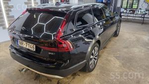 Black Volvo V90 2023 in Jekabpils, with an engine capacity of 2.00 L and mileage of 80 thousand km for 35500 €, photo 14 on AUTOMOTO.COM.LV