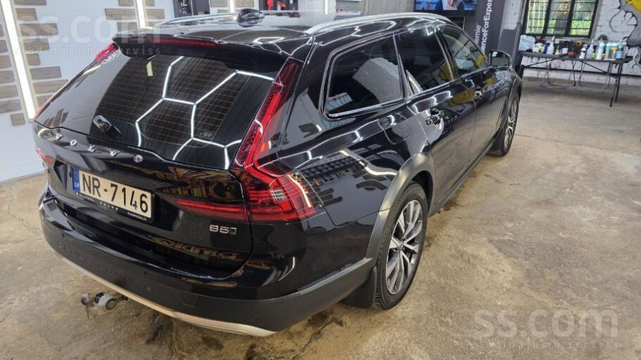 Black Volvo V90 2023 in Jekabpils, with an engine capacity of 2.00 L and mileage of 80 thousand km for 35500 €, photo 14 on AUTOMOTO.COM.LV