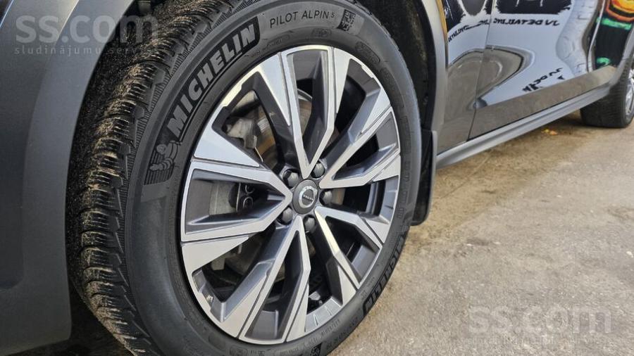 Black Volvo V90 2023 in Jekabpils, with an engine capacity of 2.00 L and mileage of 80 thousand km for 35500 €, photo 17 on AUTOMOTO.COM.LV
