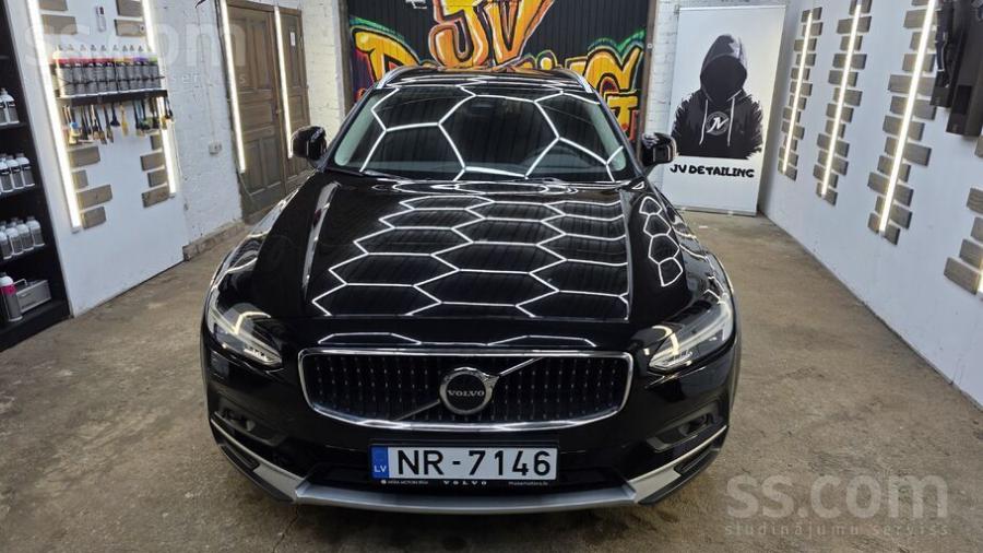 Black Volvo V90 2023 in Jekabpils, with an engine capacity of 2.00 L and mileage of 80 thousand km for 35500 €, photo 19 on AUTOMOTO.COM.LV
