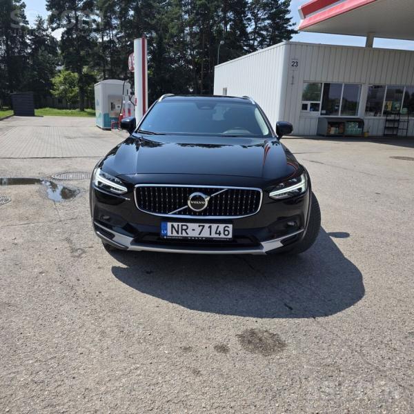 Melns Volvo V90 2023 Jēkabpils, ar dzinēja tilpumu 2.00 L un nobraukumu 80 tūkst. km par 35500 €, foto 2 vietnē AUTOMOTO.COM.LV