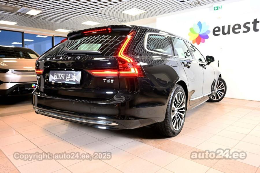 Melns Volvo V90 2025 Tallina, ar dzinēja tilpumu 2.00 L un nobraukumu 25 tūkst. km par 48990 €, foto 2 vietnē AUTOMOTO.COM.LV