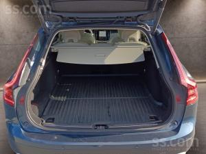 Blue Volvo V90 2023 in Riga, with an engine capacity of 2.00 L and mileage of 42 thousand km for 37900 €, photo 8 on AUTOMOTO.COM.LV