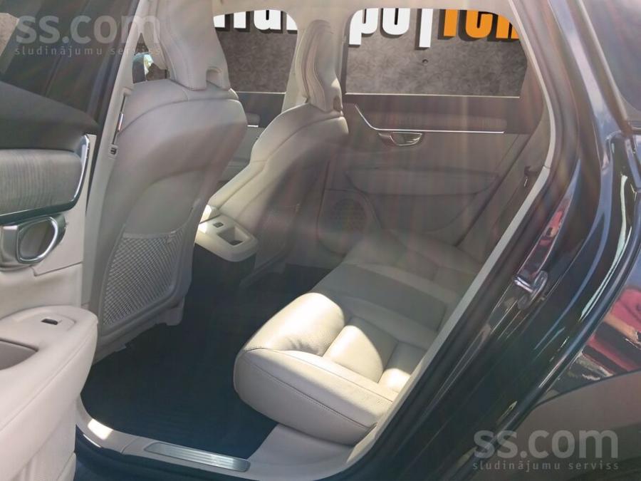 Blue Volvo V90 2023 in Riga, with an engine capacity of 2.00 L and mileage of 42 thousand km for 37900 €, photo 15 on AUTOMOTO.COM.LV