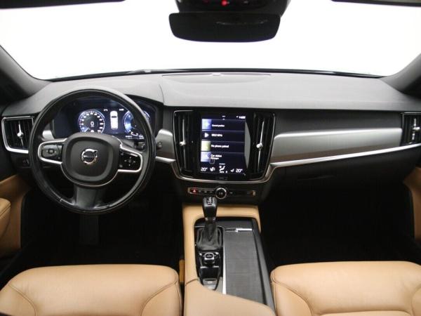 Zils Volvo V90 2016 Viļņa, ar dzinēja tilpumu 2.00 L un nobraukumu 247 tūkst. km par 15399 €, foto 2 vietnē AUTOMOTO.COM.LV