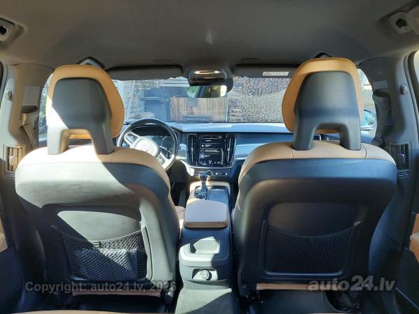 Blue Volvo V90 2016 in Tallinn, with an engine capacity of 2.00 L and mileage of 348 thousand km for 18000 €, photo 4 on AUTOMOTO.COM.LV