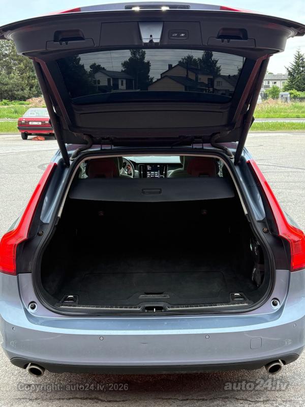 Blue Volvo V90 2016 in Tartu, with an engine capacity of 2.00 L and mileage of 316 thousand km for 16500 €, photo 10 on AUTOMOTO.COM.LV