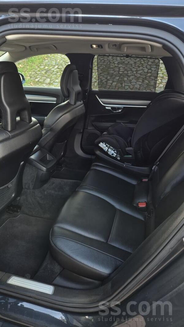 Blue Volvo V90 2016 in Liepaja, with an engine capacity of 2.00 L and mileage of 320 thousand km for 13500 €, photo 5 on AUTOMOTO.COM.LV