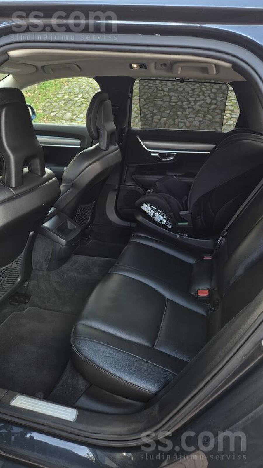 Blue Volvo V90 2016 in Liepaja, with an engine capacity of 2.00 L and mileage of 320 thousand km for 13500 €, photo 5 on AUTOMOTO.COM.LV