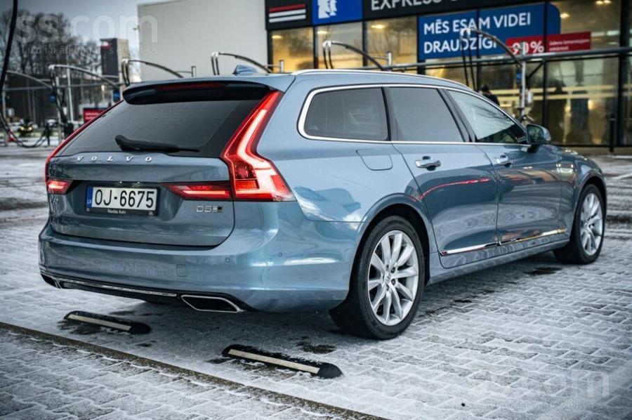Blue Volvo V90 2017 in Riga, with an engine capacity of 2.00 L and mileage of 0 thousand km for 18990 €, photo 4 on AUTOMOTO.COM.LV