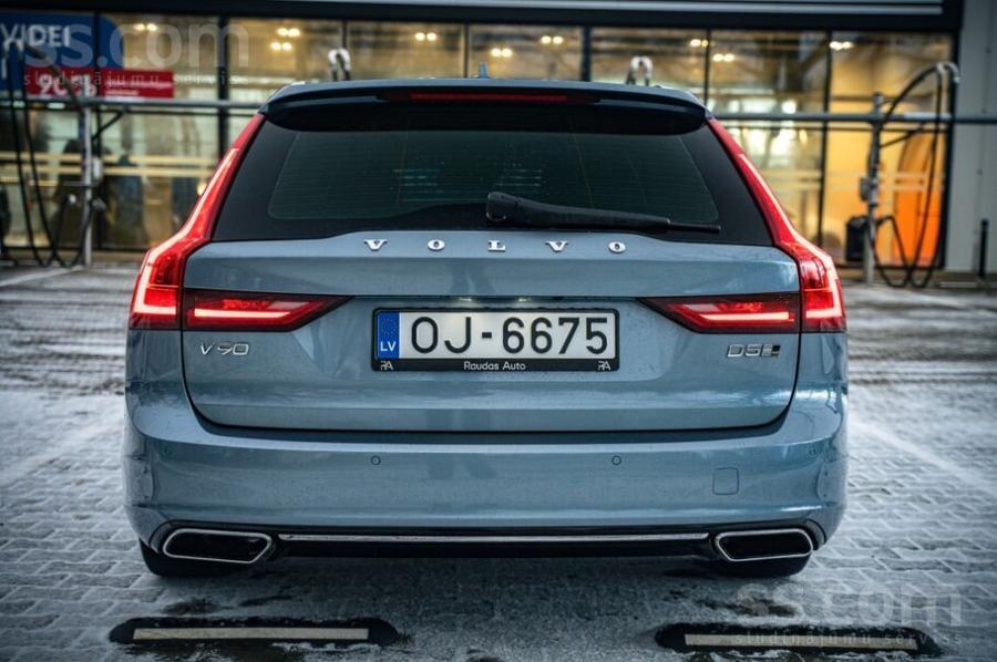 Blue Volvo V90 2017 in Riga, with an engine capacity of 2.00 L and mileage of 0 thousand km for 18990 €, photo 5 on AUTOMOTO.COM.LV