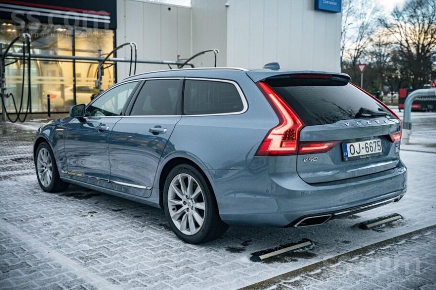 Blue Volvo V90 2017 in Riga, with an engine capacity of 2.00 L and mileage of 0 thousand km for 18990 €, photo 6 on AUTOMOTO.COM.LV