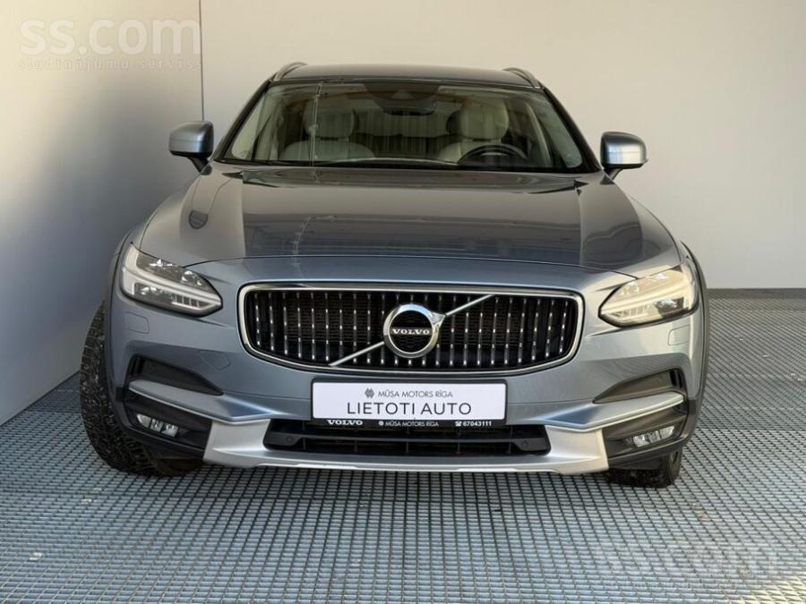 Blue Volvo V90 2017 in Riga, with an engine capacity of 2.00 L and mileage of 211 thousand km for 18990 €, photo 3 on AUTOMOTO.COM.LV